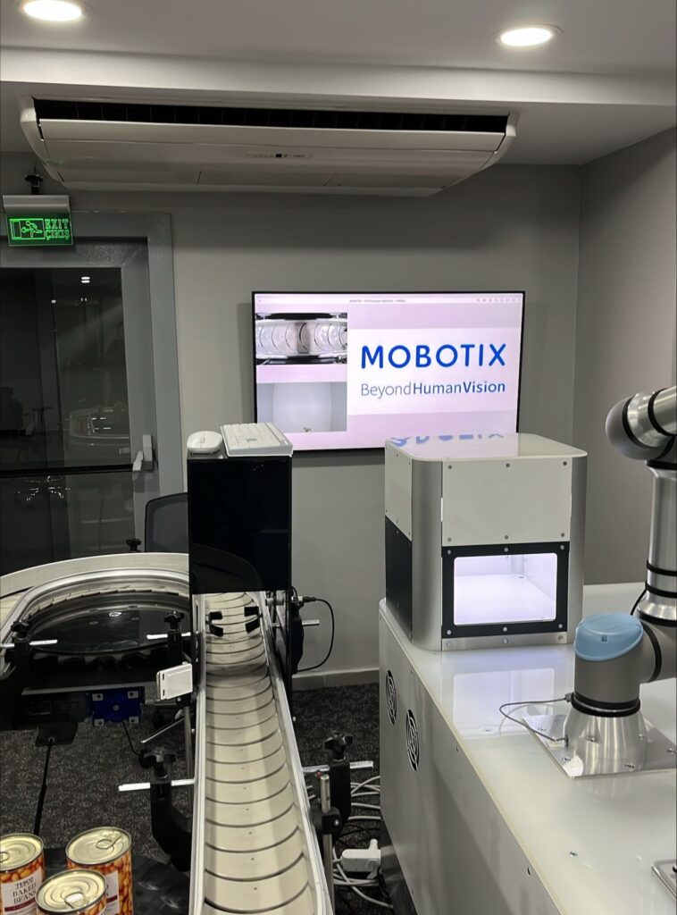 FORXAI Cobot - Pick & Quality Inspection, Bin picking - Konica Minolta